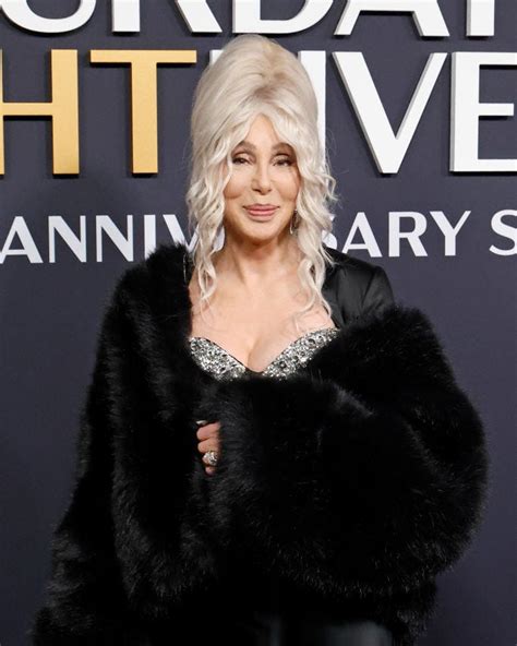 Kevin Costners Reaction To Chers Snl Performance Is Going Viral