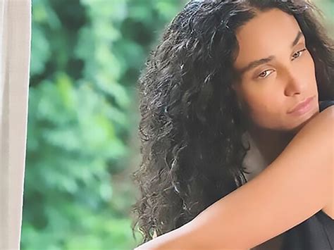 Débora Nascimento Dives Into The World Of Lady Voyeur Meer