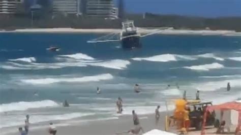Watch Fishing Trawler Drifts Too Close To Mooloolaba Beach