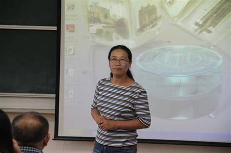 美国南佛罗里达大学终身教授马文秀为我院师生作学术报告 数学科学学院 美国南佛罗里达大学终身教授马文秀为我院师生作学术报告 数学科学学院