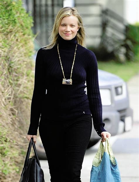 Amy Smart Scrolller
