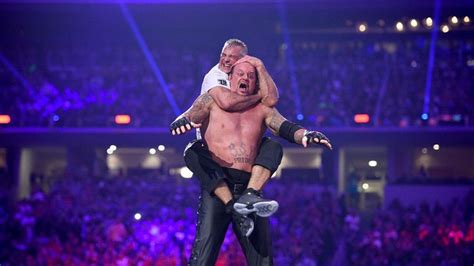 Shane Locks In The Sleeper Undertaker Begins To Lose Consciousness Shane Mcmahon