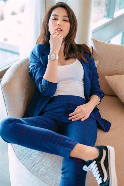 Ngọc Trinh sexy khoe loạt hàng hiệu đắt tiền khiến nhiều người mê mệt FATODA Blog