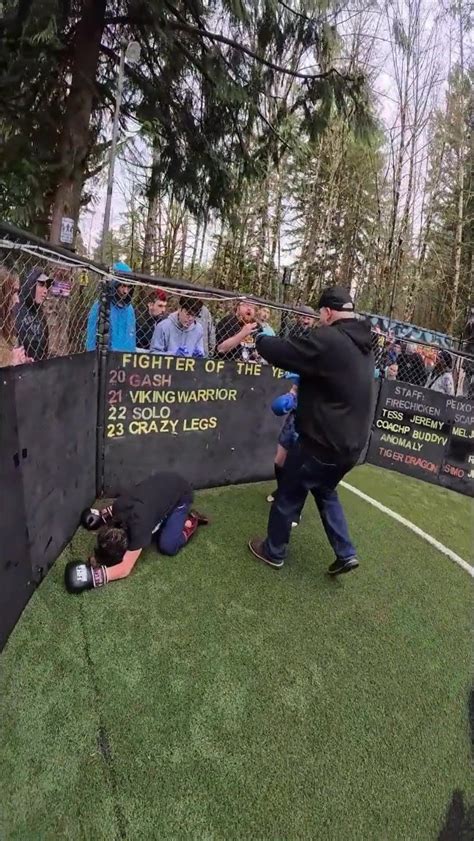 Young Asian Boxer Kicked Brutally In The Nuts En Español