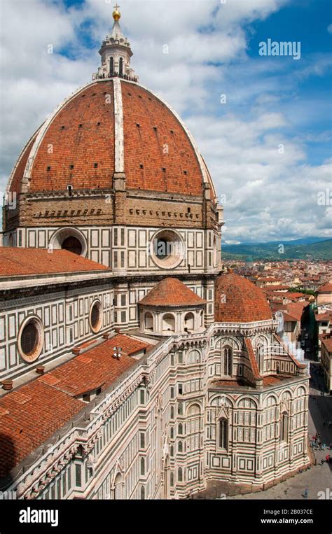 La Cattedrale Di Santa Maria Del Fiore è La Chiesa Principale Di