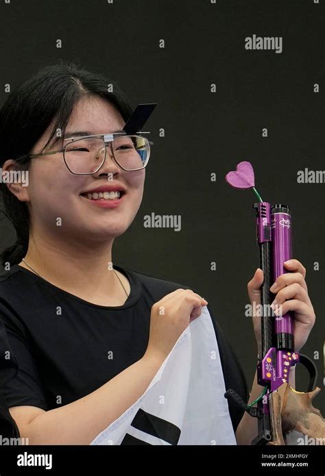 South Koreas Oh Ye Jin Celebrates After Winning The Gold Medal In The