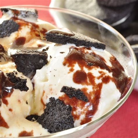 Hydrox Cookie Sundaes With Raspberry Espresso Hot Fudge The Lass In