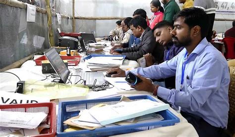 Jharkhand Assembly Polls Bjp Leading In 25 Jmm Ahead In 10