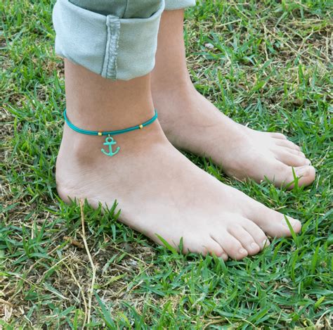 That One Barefoot Girl R Feetwithoutpose