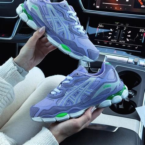 Asics кросівки — ціна 2000 грн у каталозі Кросівки Купити жіночі речі за доступною ціною на Шафі