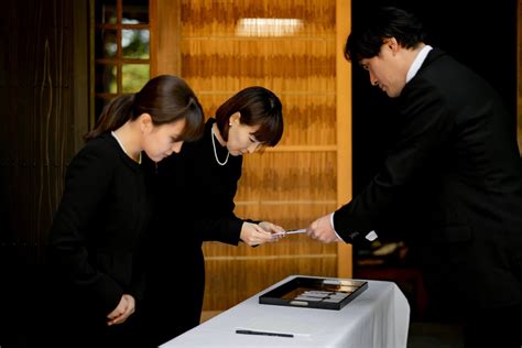 家族葬での挨拶を例文を使って解説【喪主・ご遺族向け】 葬儀・葬式・家族葬のことなら【初めてのお葬式】公式サイト