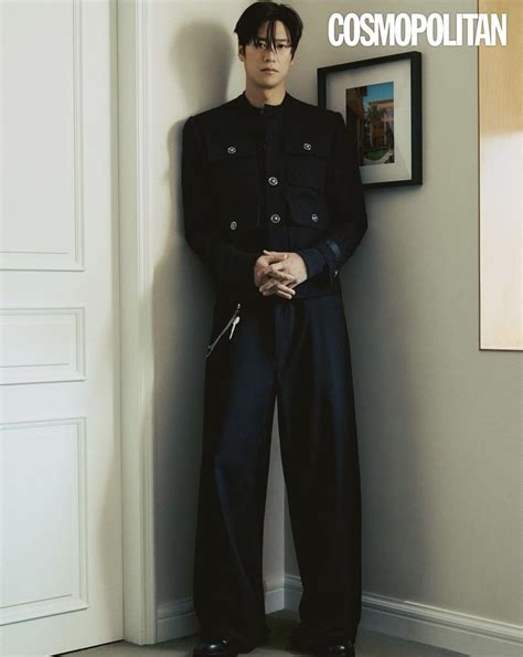 Man In Dark Suits Aesthetic A Man Wearing A Suit In The Mirror Ahn