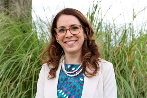 Bargain Hunts Stephanie Connells Life Off Screen As She Opens Up On