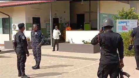 Three Nurses Police Officers Assaulted At Gomoa Potsin Polyclinic The Ghana Report