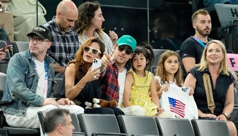 Eva Mendes Ryan Gosling Blend Into Crowd At Olympics With Their Daughters
