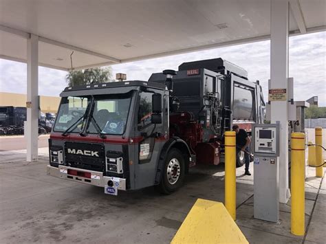 David Clement On Linkedin Now That Is Pretty New Natural Gas Mack With A Heil Body In Transit