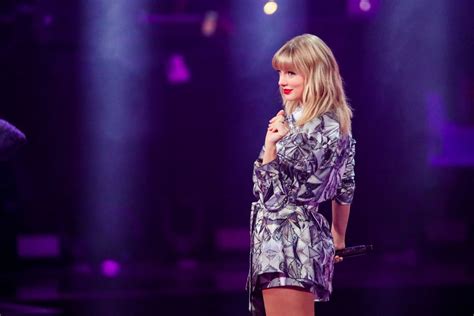 Taylor Swift Sexy On Stage Hot Celebs Home