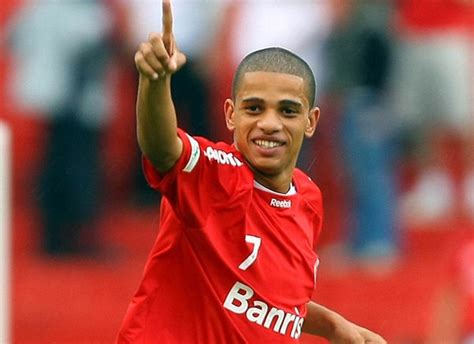 Taison Sucesso No Inter E Na Europa Internacional Futebol Clube Sport Clube Internacional