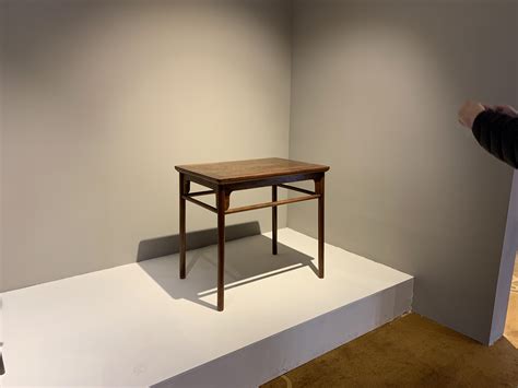 结构原装未打开，黄花梨半桌拍出138万 知乎