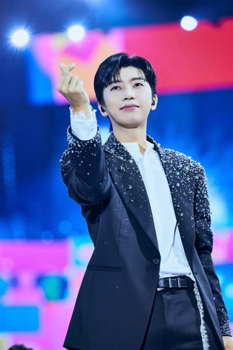 디시트렌드 임영웅 39675표로 디시트렌드 트로트킹 1위 독주영탁 바짝 추격