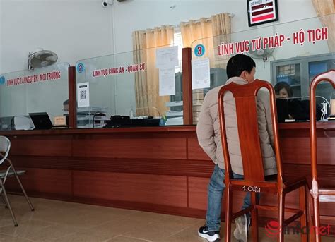 Khởi tố cấm đi khỏi nơi cư trú người chồng chém nhân tình cũ của vợ