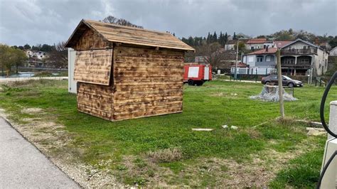 Luka Ploče Donirala Sedam Adventskih Kućica Ploče Online