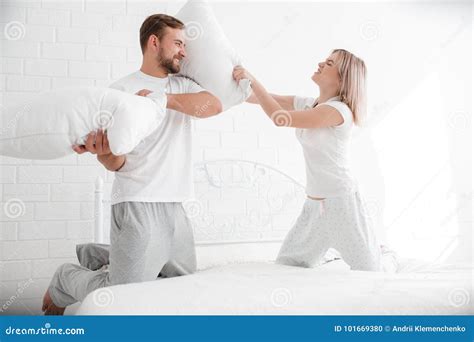 Sinnliche Junge Paare Zusammen Im Bett Glückliches Paar Im Schlafzimmer