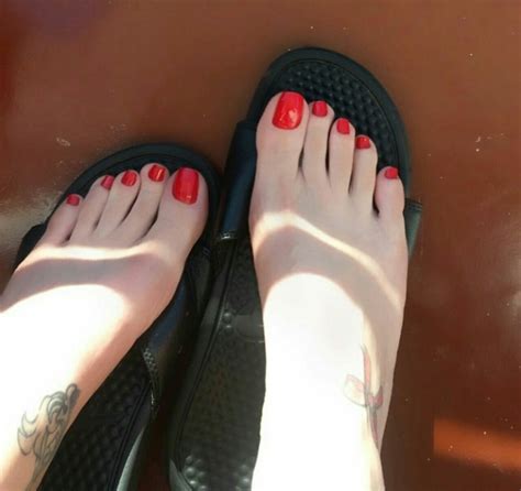 سری دوم عکس پا😈 فقط فوت فتیشا بیان عکس نظربدید بازم میزارم