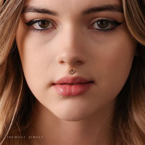 Tiny Leaf Threadless Flat Back Lip Stud 16ga 67810mm Surgical