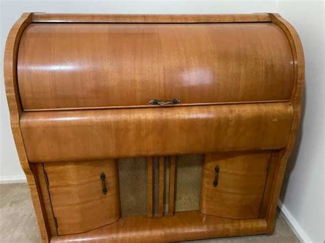 Beautiful Vintage Precedent Rolltop Radiogram Maple Cabinet