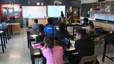 Cours Dété Au Québec Libéraux Et Solidaires Réclament Une Approche Nationale Radio Canada