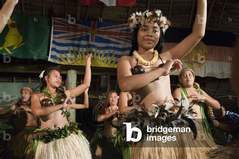 Traditional Polynesian Women