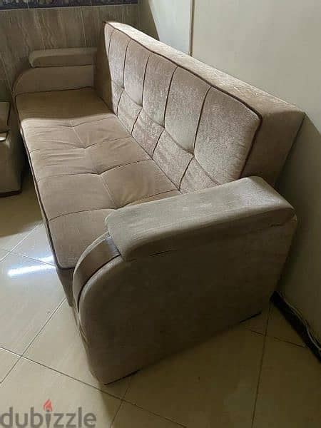 كنبه بتتفرد سرير ٢متر و عرض ١٢٠ و صحاره داخليه للتخزين و معاها بف كبير غرفة معيشة 200088777