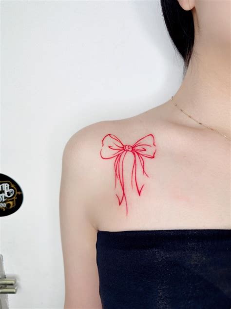 타투어때 빨간리본 라인타투 여자타투 어깨타투