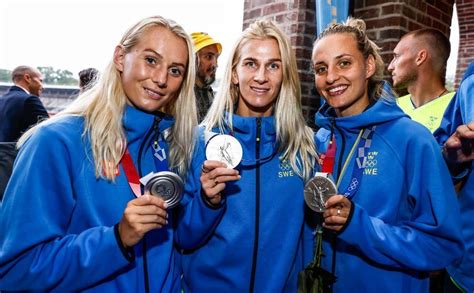 Stina Blackstenius Sofia Jakobsson And Nathalie Björn Is My Dream Foursome Scrolller