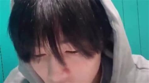 کامنت ”تاحالا به بلند کردن موهات فکر کردی؟ ” جونگین ”فکر نکنم موی بلند بهم بیاد”؟ از این به