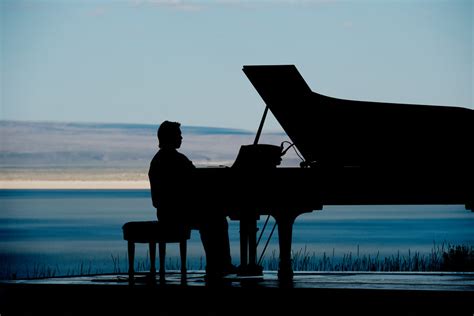 Hunter Noack In A Landscape Art In Nature Event Wanderlust Tours