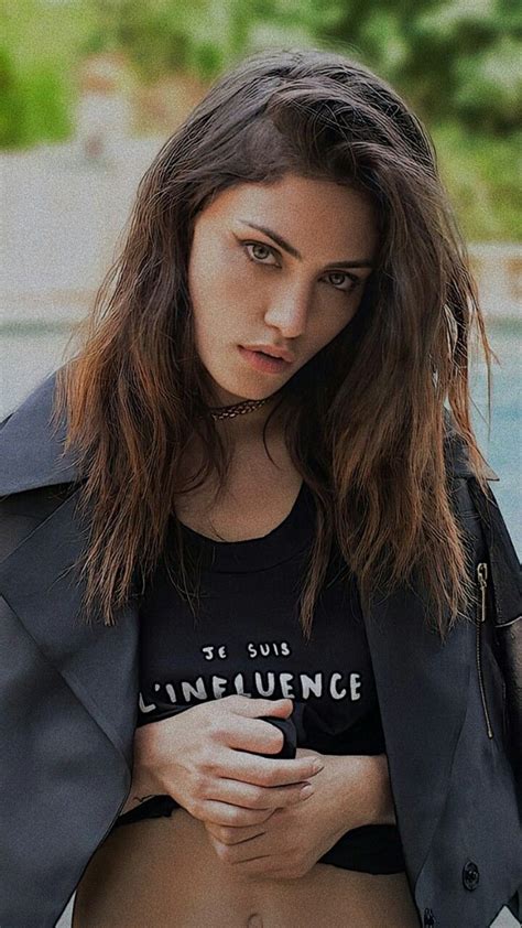 Phoebe Tonkin Wallpaper