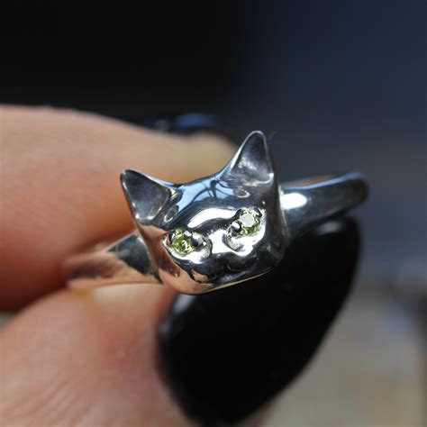 Binx Cat Ring Peridot Hellcatjewellery
