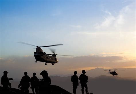 Helikopter Militer Foto Stok Potret And Gambar Bebas Royalti Istock