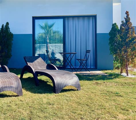 Side Mira Palace Jolly