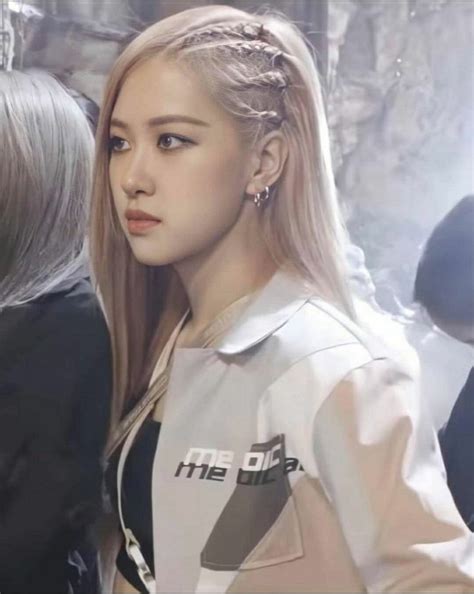 Pin By Senna On Blackpİnk Rosé Hairstyles Rosé Blackpink Hairstyle