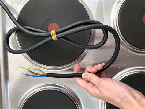 Кабель для электрической варочной панели: сечение провода для подключения