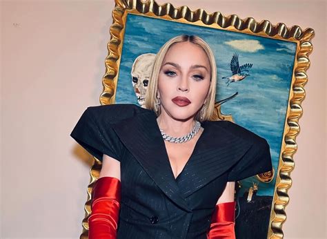 Avião Exibe Faixa Com Brazil Im Coming Em Copacabana E Atiça Fãs De