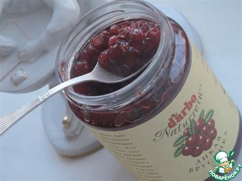Жареные манники с брусничным соусом