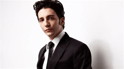 John Magaro Orange Is The New Black Rejoint La Distribution De The