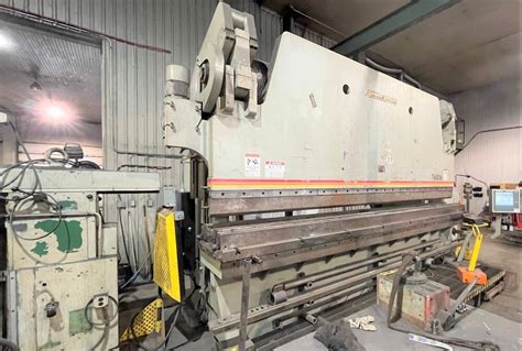 600 Ton X 16 Accurpress 760016 Cnc Press Brake 2010 Flush Floor