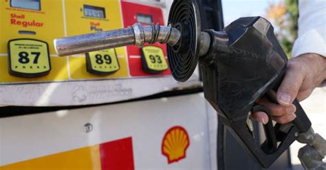 La Dgt Avisa A Los Conductores Multa De Hasta 100 Euros Al Repostar Si