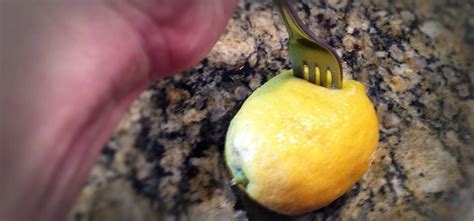 how to turn a lemon into its own seed filtering juicer food hacks