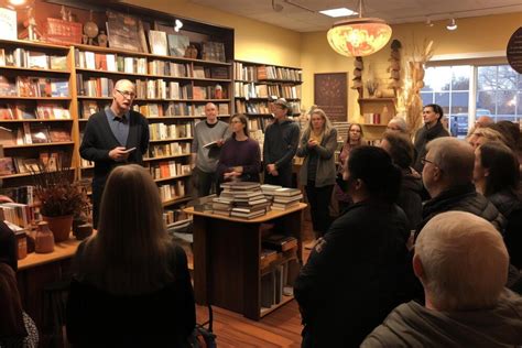 Premium Photo Photo Bookstore Book Signing Event